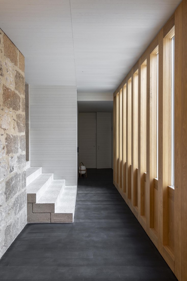 The geniality of reinhabiting. Paredes Saavedra Palace House. Atrium II ...