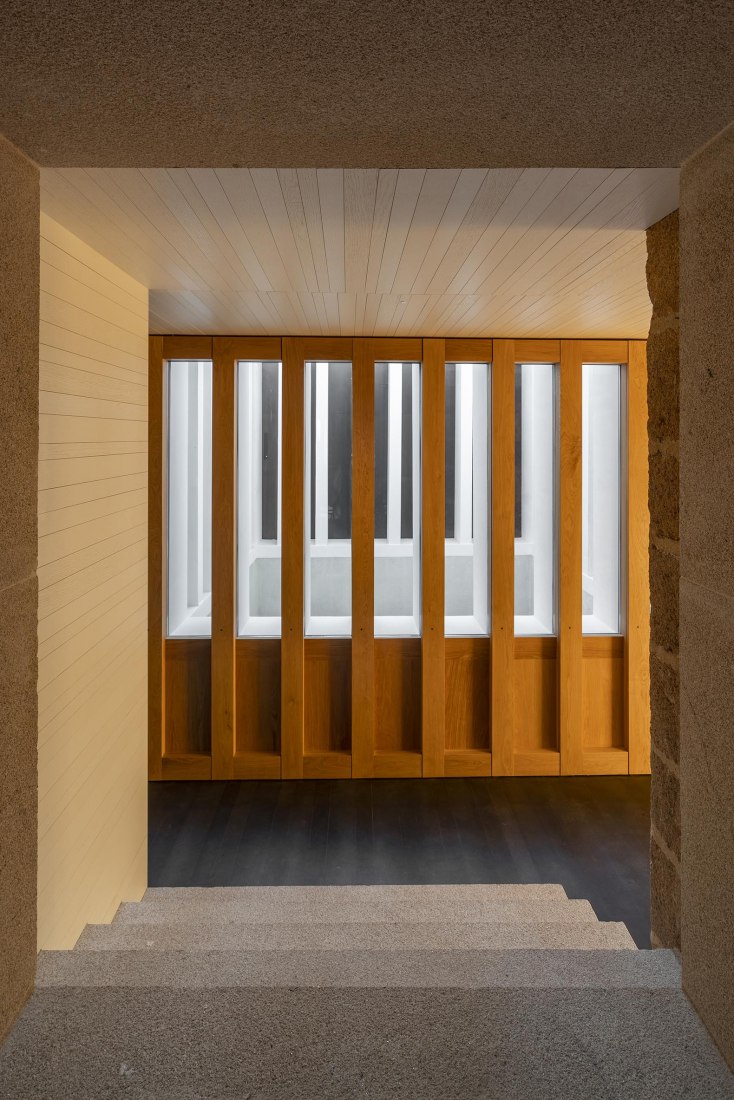 The geniality of reinhabiting. Paredes Saavedra Palace House. Atrium II ...