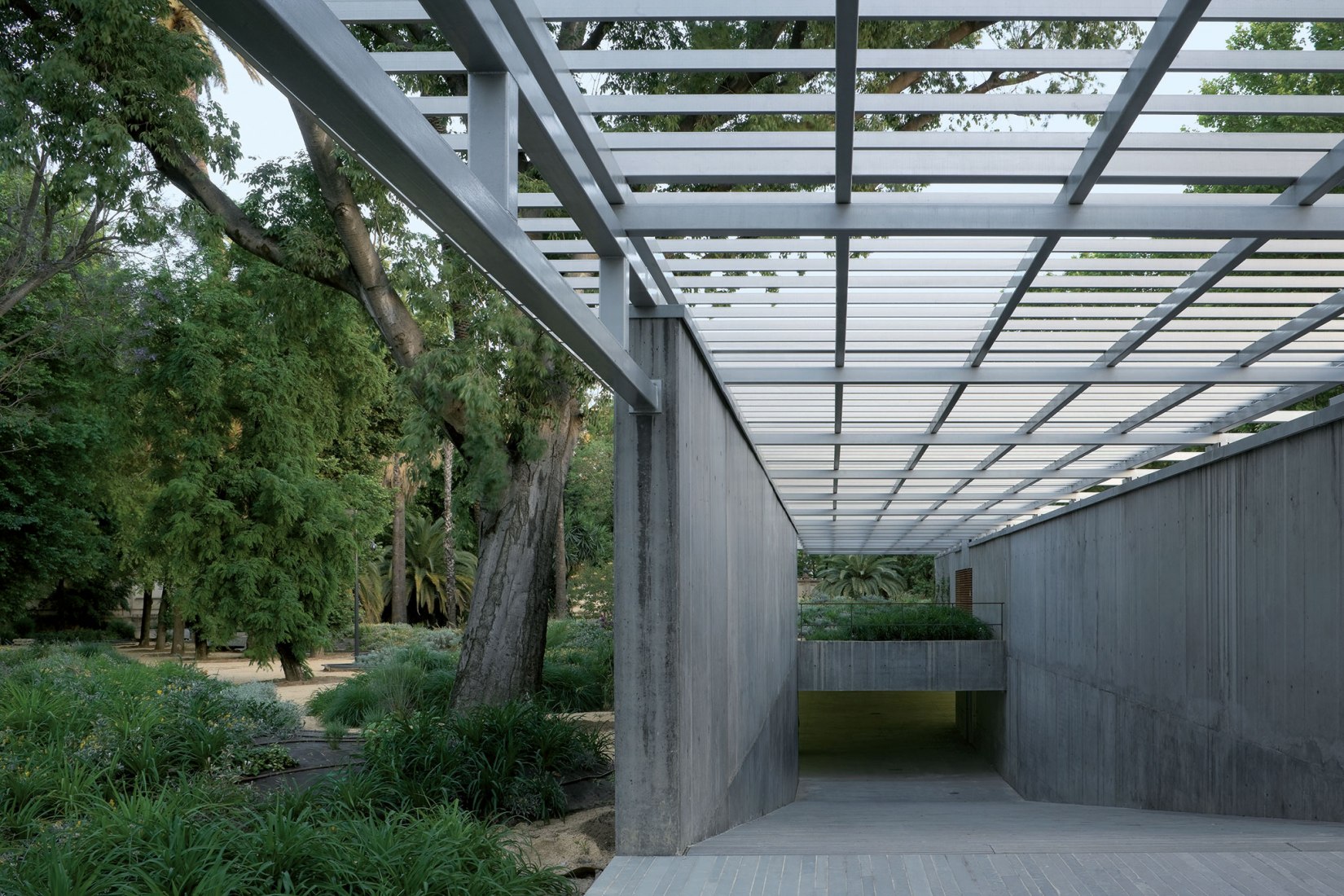 Construir sobre el pasado para edificar el presente. Palacio de San Telmo por Vázquez Consuegra ...