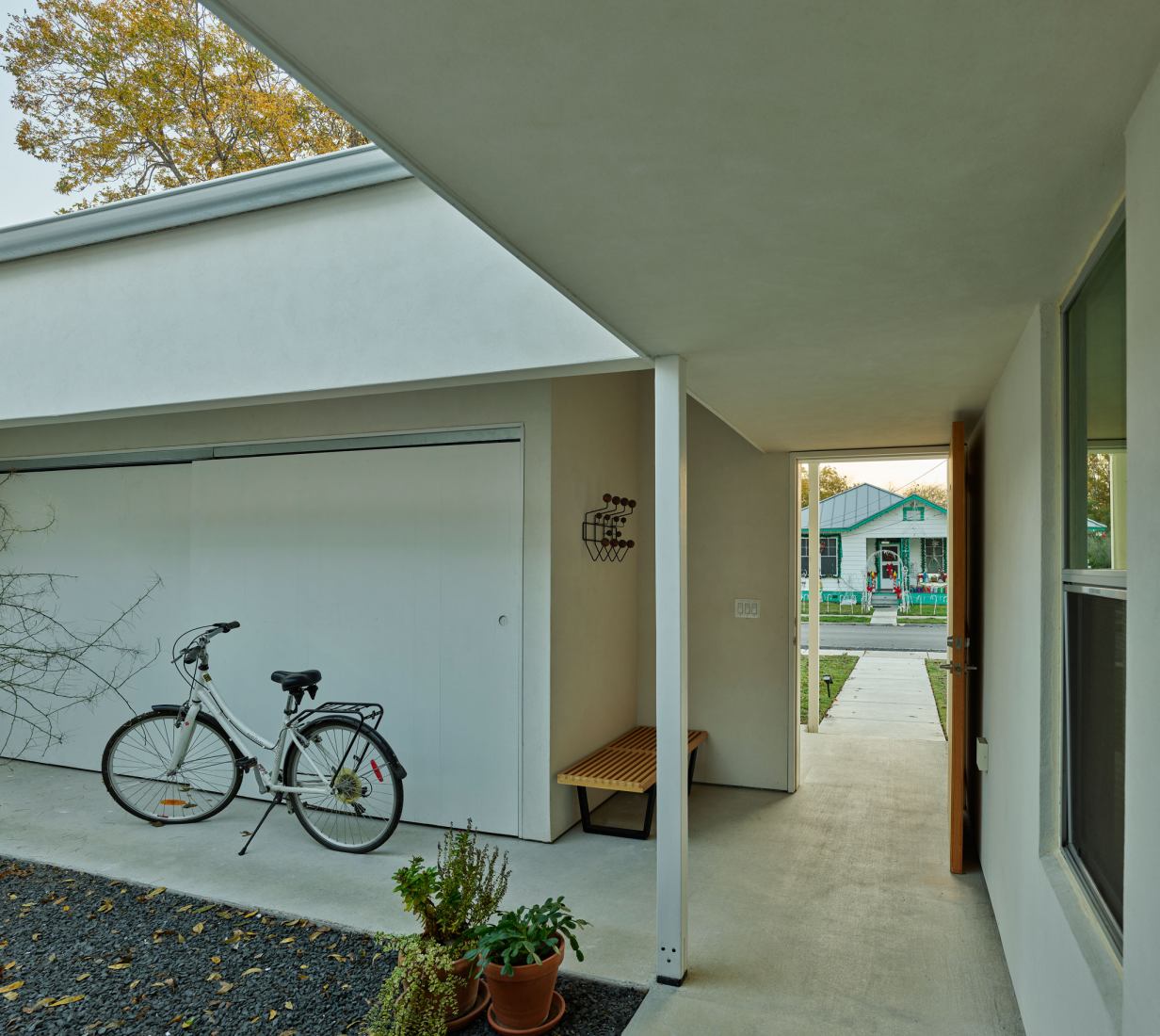 Natural light and transparencies. Susan's House by Mary English and ...