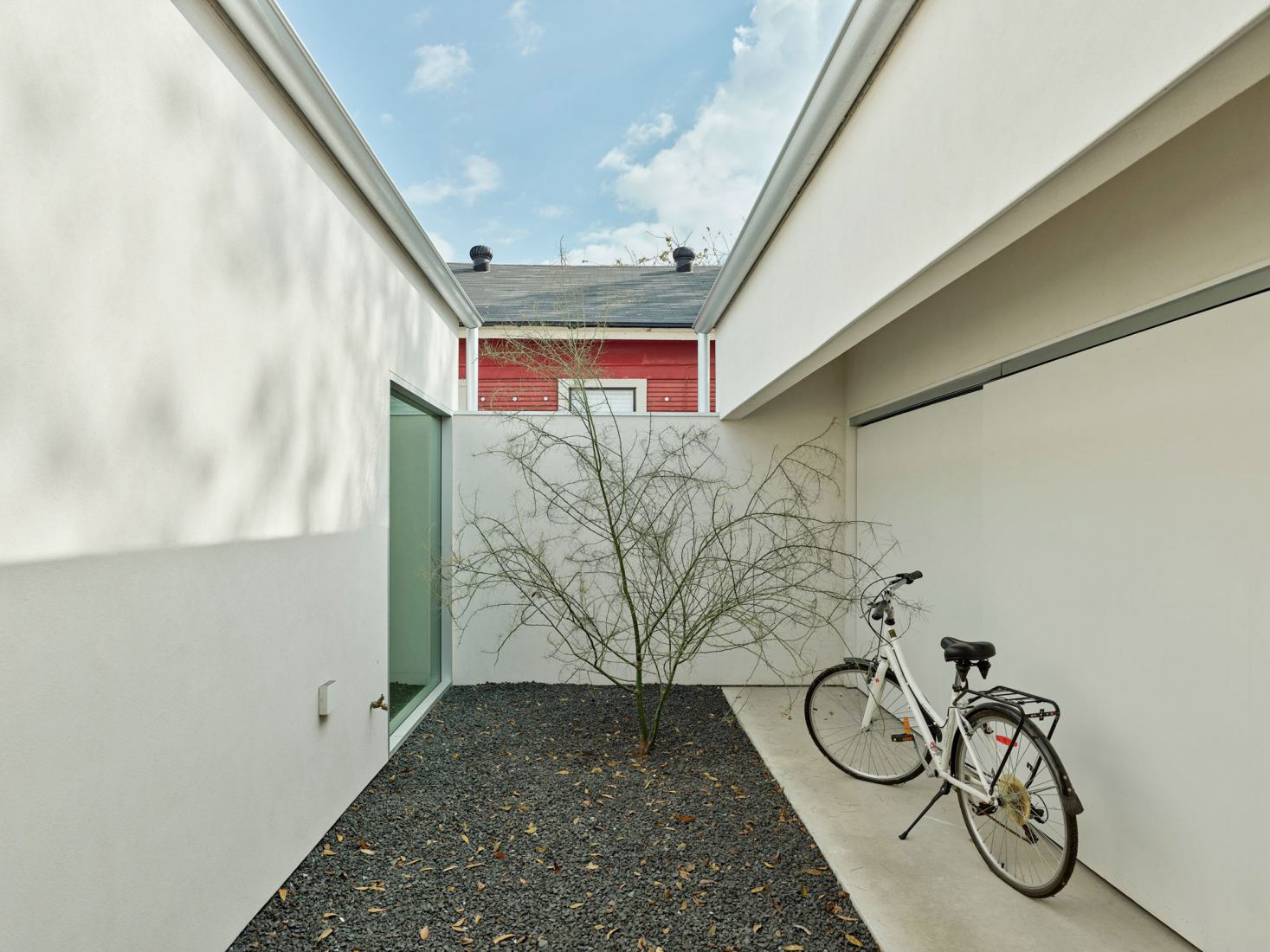Natural light and transparencies. Susan's House by Mary English and ...