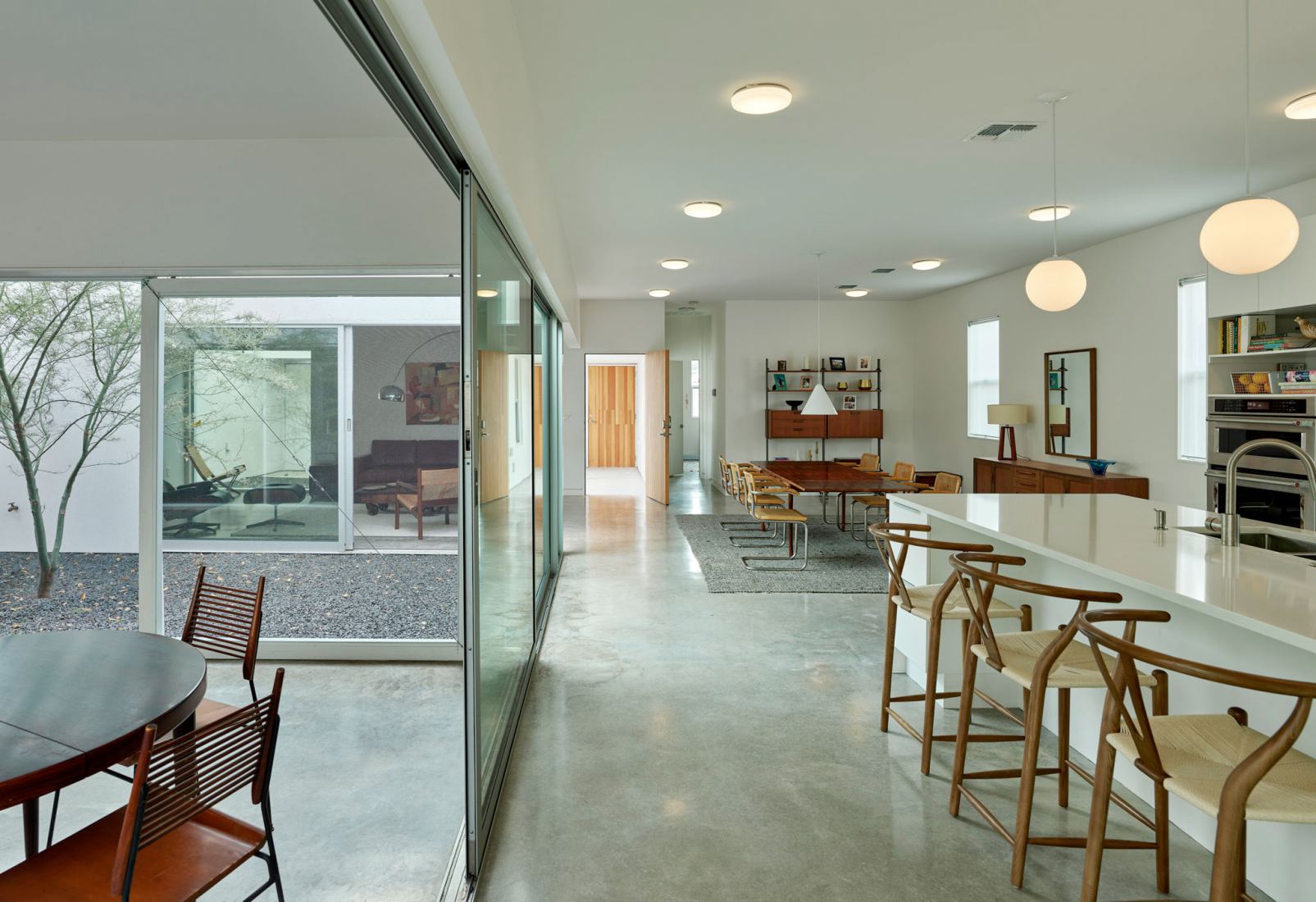 Natural light and transparencies. Susan's House by Mary English and ...