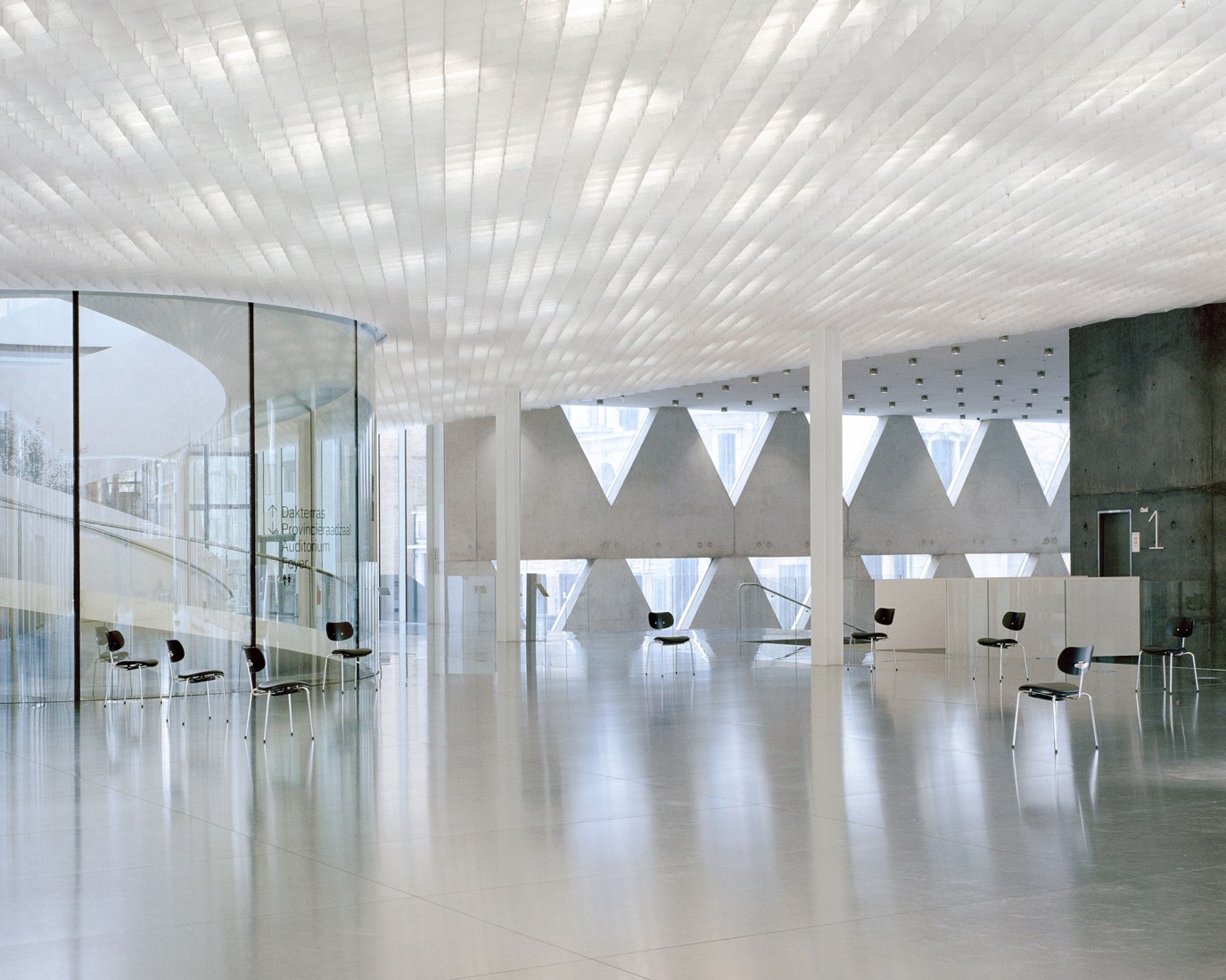 Sculptural and kinetic. Headquarters of the Province of Antwerp by ...