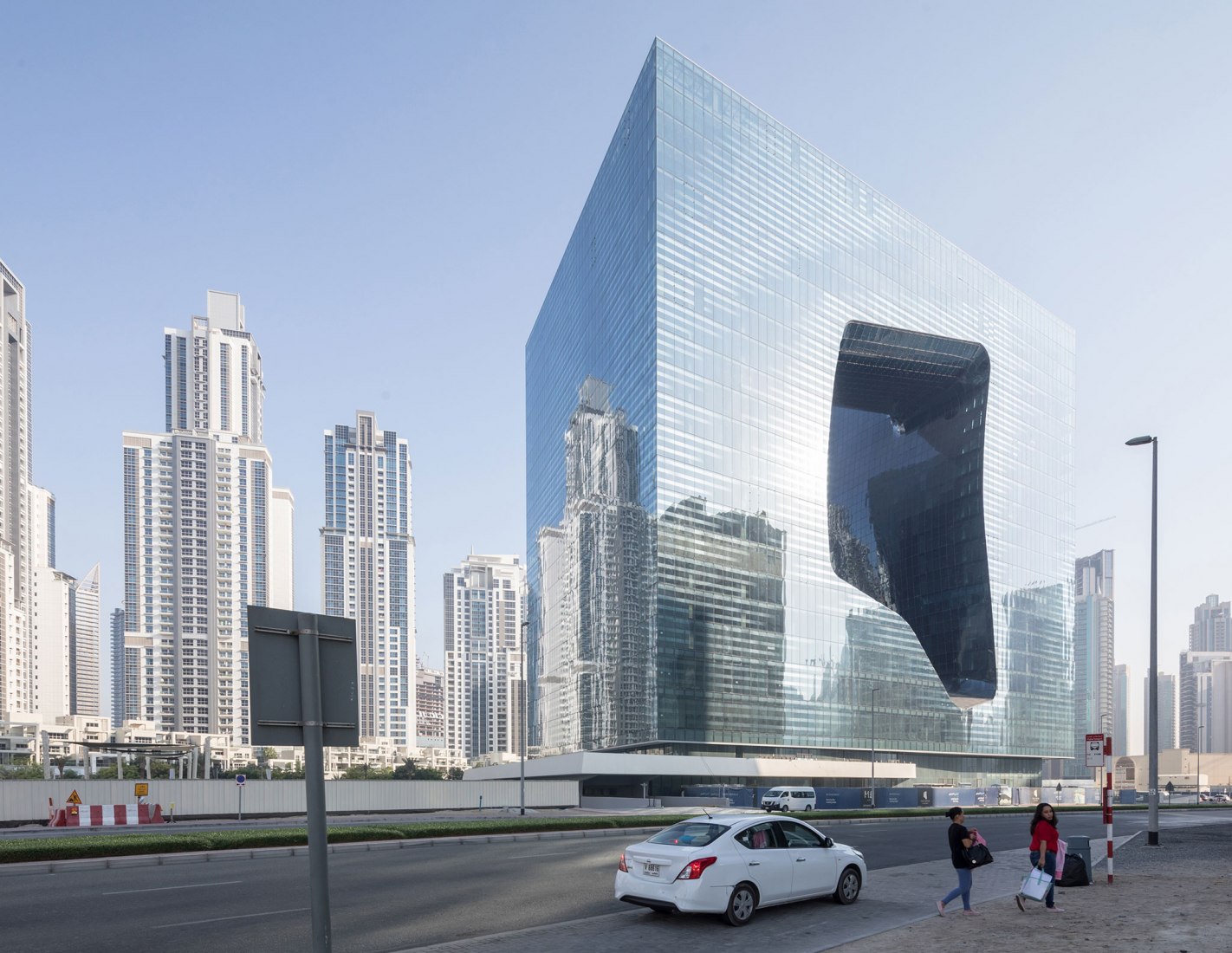 Un vacío impresionante. ME Dubai hotel en el Opus. Completamente ...