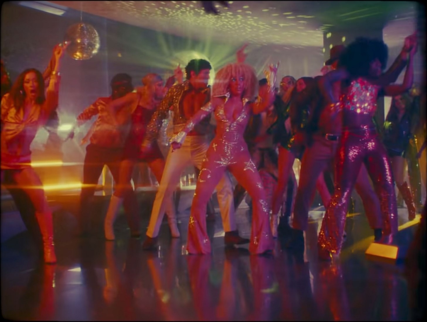 Recordando La Era Disco Say So Por Doja Cat Sobre Arquitectura Y 5004