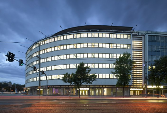 Schocken building by Mendelsohn, restored in Chemnitz | The Strength of ...