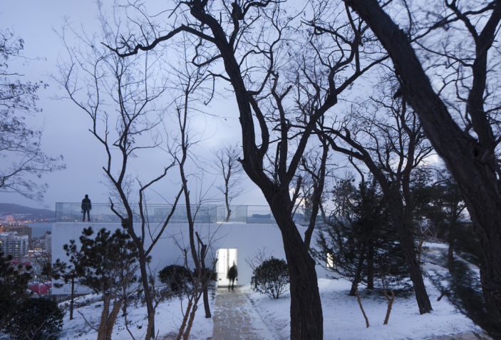 Viewing Pavilion on Hill. Trace Architecture Office | The Strength of ...