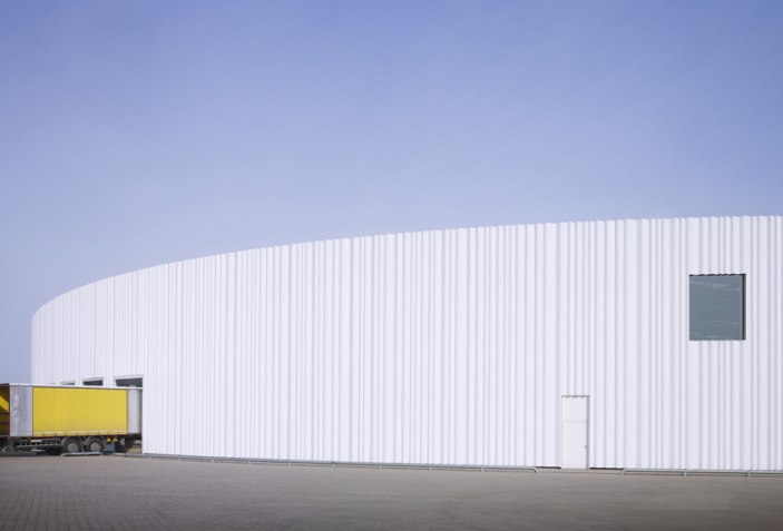 Build a curtain. [2] [In detail] SANAA Factory Building | The Strength ...