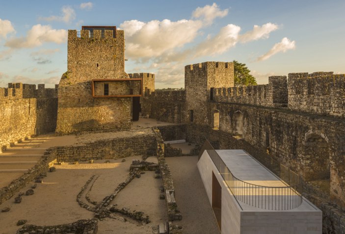 Pombal Castle's visitor centre by COMOCO | The Strength of Architecture ...