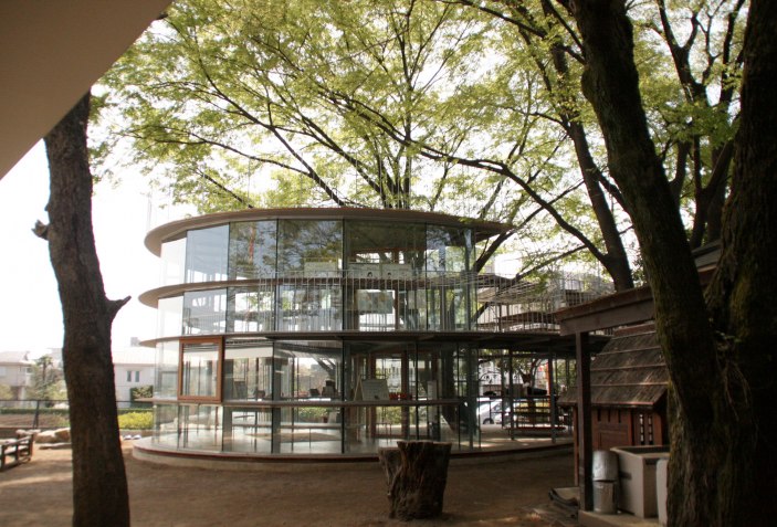 Ring Around a Tree. In Detail | The Strength of Architecture | From 1998