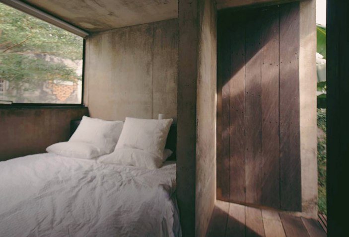 A perfect interior-exterior relationship in the AM Residence, by ...
