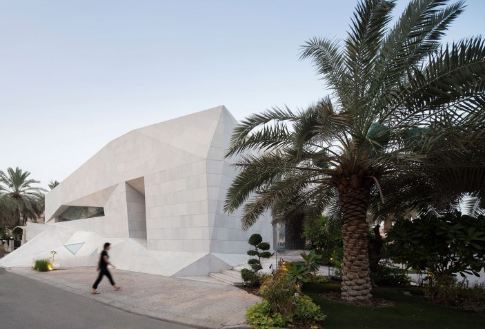 A house vs rock. Rock House by AGi Architects | The Strength of ...