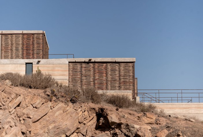 El hogar ancestral de una arqueóloga. Casa Martha por Alfredo Navarro ...