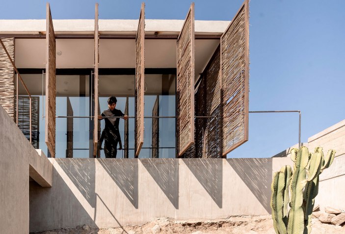 El hogar ancestral de una arqueóloga. Casa Martha por Alfredo Navarro ...