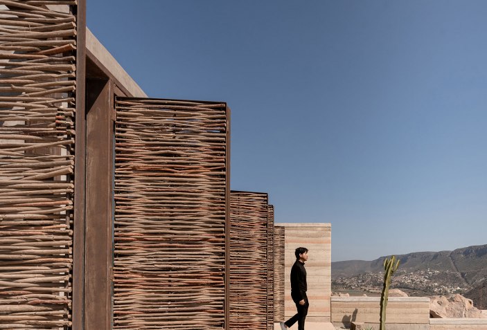 El hogar ancestral de una arqueóloga. Casa Martha por Alfredo Navarro ...