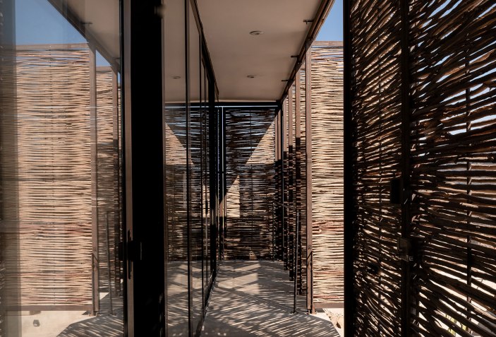 El hogar ancestral de una arqueóloga. Casa Martha por Alfredo Navarro ...