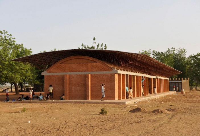 Building for the Primary School of Gando and extensión by Kéré ...