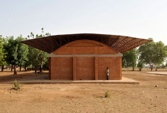 Building for the Primary School of Gando and extensión by Kéré ...