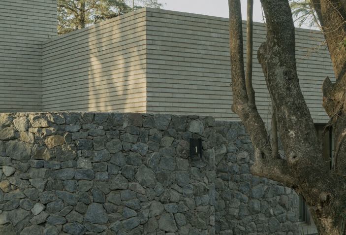 Diálogo entre opuestos. CASACALMA por Andres Alonso Arquitecto | Sobre ...