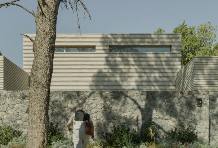 Diálogo entre opuestos. CASACALMA por Andres Alonso Arquitecto | Sobre ...