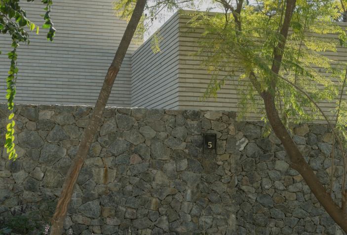 Diálogo entre opuestos. CASACALMA por Andres Alonso Arquitecto | Sobre ...