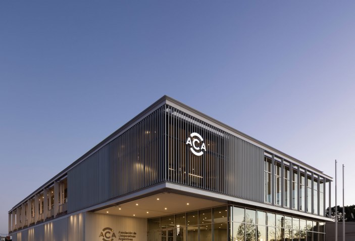 Nuevo edificio de oficinas de ACA Coop en Bahía Blanca por Arrillaga ...