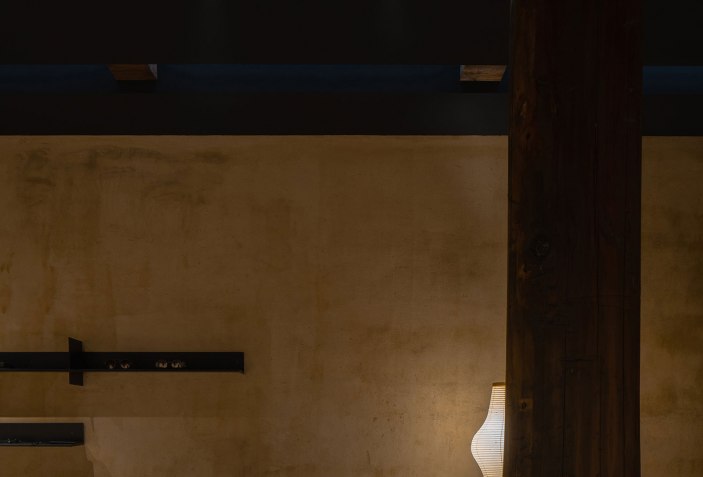 Tribute to Pompeii's past through materiality. hug x UMA WANG New ...