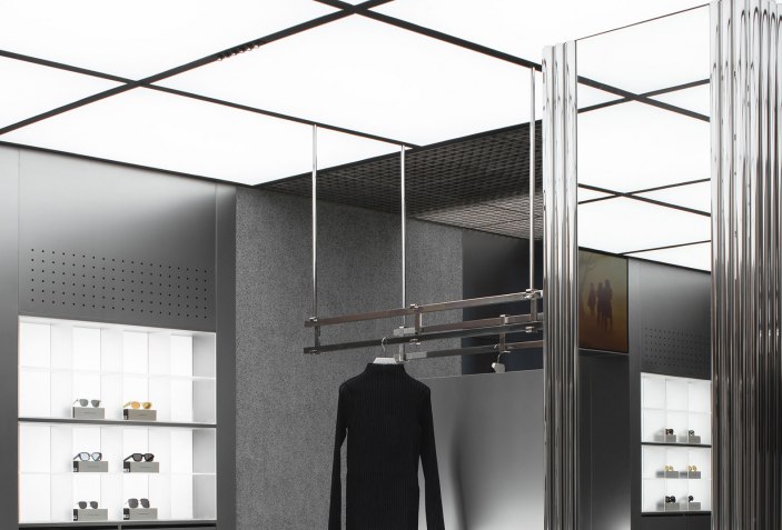 Tribute to Pompeii's past through materiality. hug x UMA WANG New ...