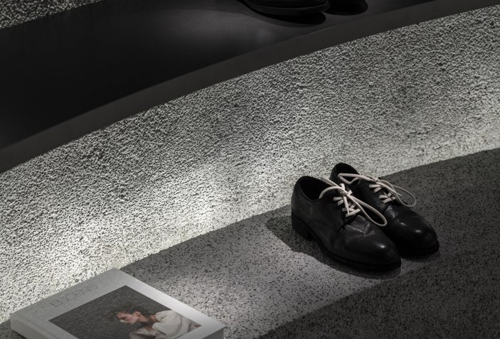 Tribute to Pompeii's past through materiality. hug x UMA WANG New ...
