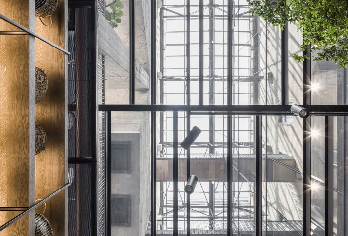 Versatile space as a meeting point. WERK Restaurant by BEEF ARCHITEKTI ...