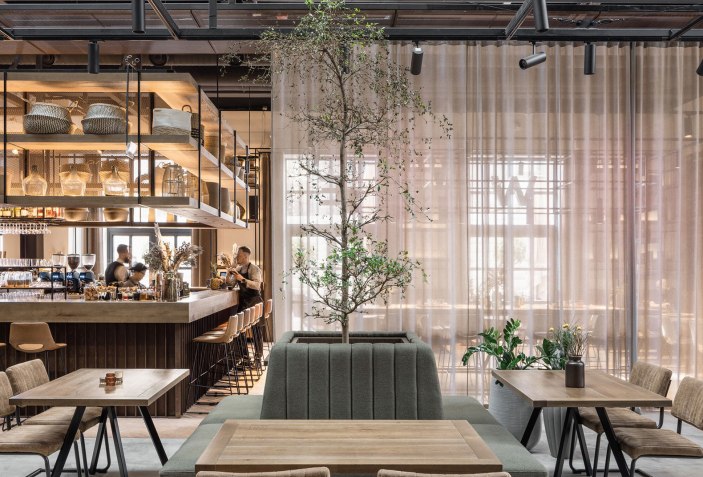 Versatile space as a meeting point. WERK Restaurant by BEEF ARCHITEKTI ...