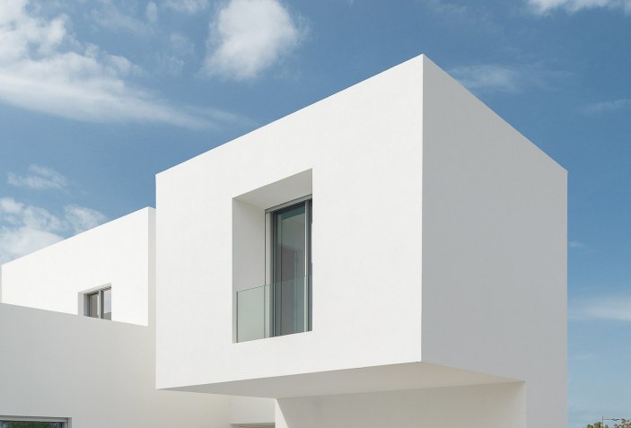 Between Two White Walls by Corpo Atelier | The Strength of Architecture ...