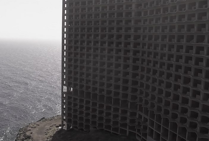 Criticism of the tourist overcrowding on the island of Tenerife. Bouvet ...