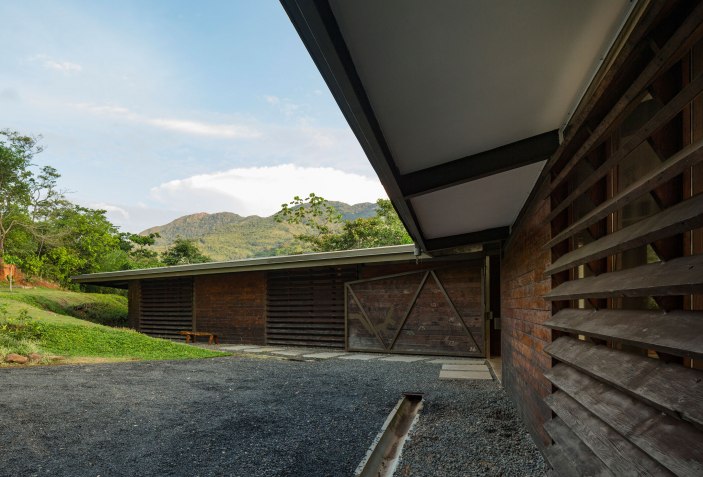 Moving between the landscape. House in Cope by Patrick Dillon | The ...