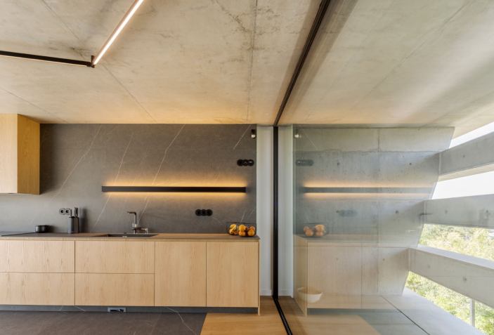 A sculptural envelope of concrete rings. Quinta do Rei by Contaminar ...