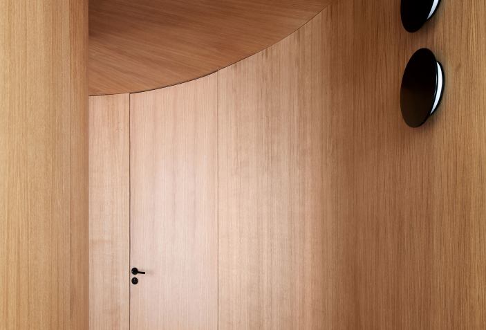 Renovation of a home in a building by Gustavo Fernández Balbuena ...