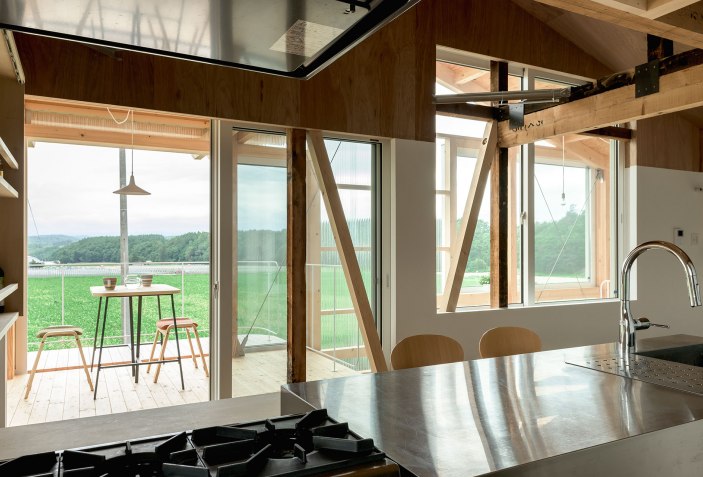 The Mannerism of the Minka in Hokkaido. The Deformed Roof House of ...