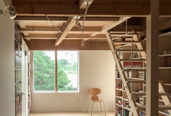 The Mannerism of the Minka in Hokkaido. The Deformed Roof House of ...