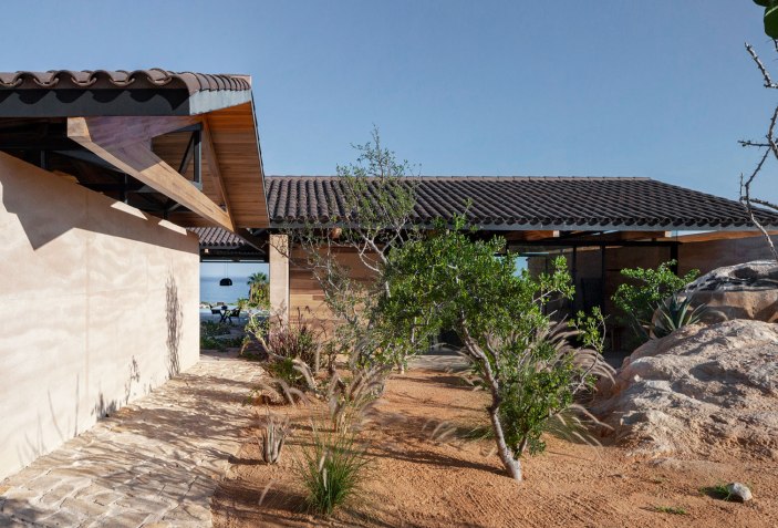 Intertwined with the landscape. Cabo House by Dellekamp Arquitectos ...