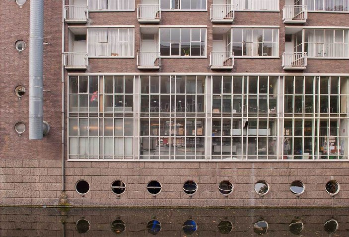 Mixed uses and open spaces in the heart of Rotterdam. De Nederlanden ...