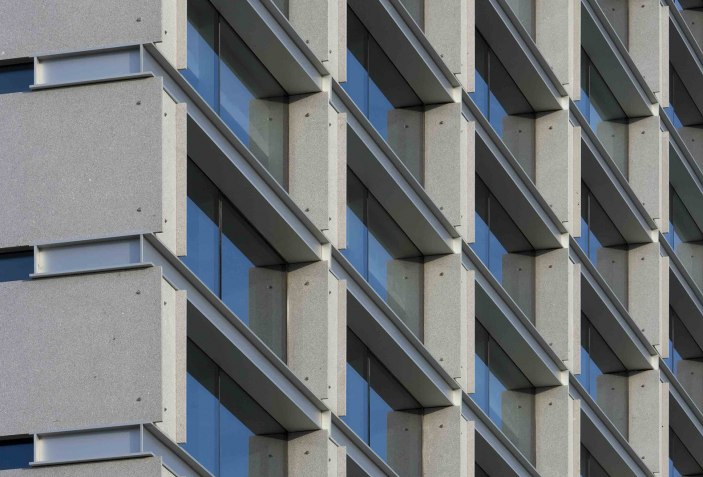 Miesian abstraction. Burgo Tower by Eduardo Souto de Moura | The ...