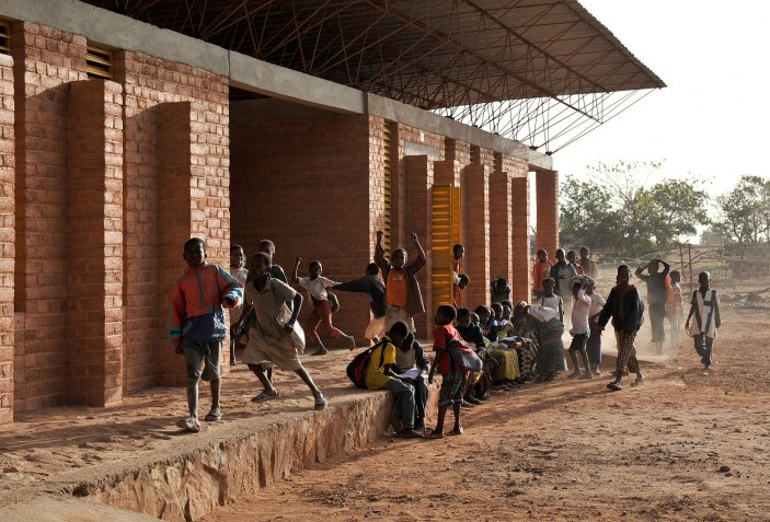 Building for the Primary School of Gando and extensión by Kéré ...