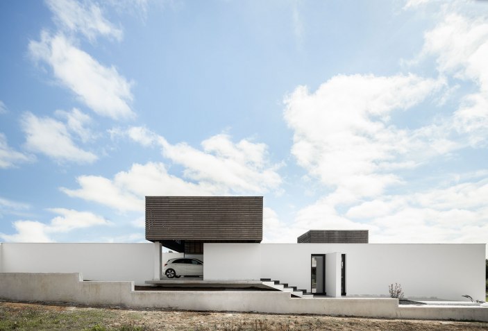 Horizontal bands framing the horizon. TD House by ESQUISSOS | The ...