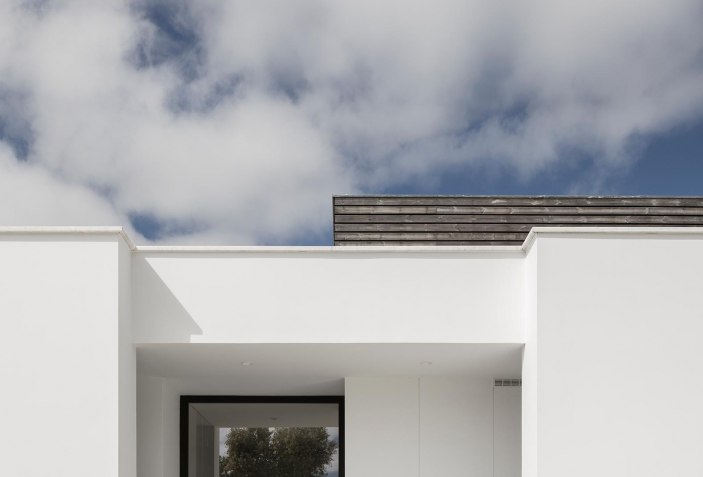Horizontal bands framing the horizon. TD House by ESQUISSOS | The ...