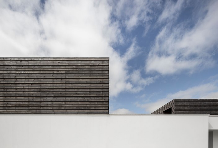 Horizontal bands framing the horizon. TD House by ESQUISSOS | The ...