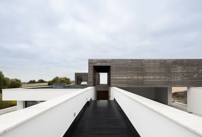 Horizontal bands framing the horizon. TD House by ESQUISSOS | The ...
