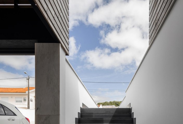 Horizontal bands framing the horizon. TD House by ESQUISSOS | The ...
