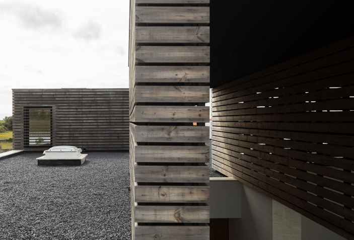 Horizontal bands framing the horizon. TD House by ESQUISSOS | The ...