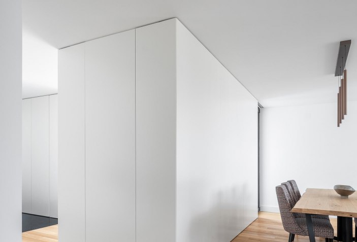 Horizontal bands framing the horizon. TD House by ESQUISSOS | The ...