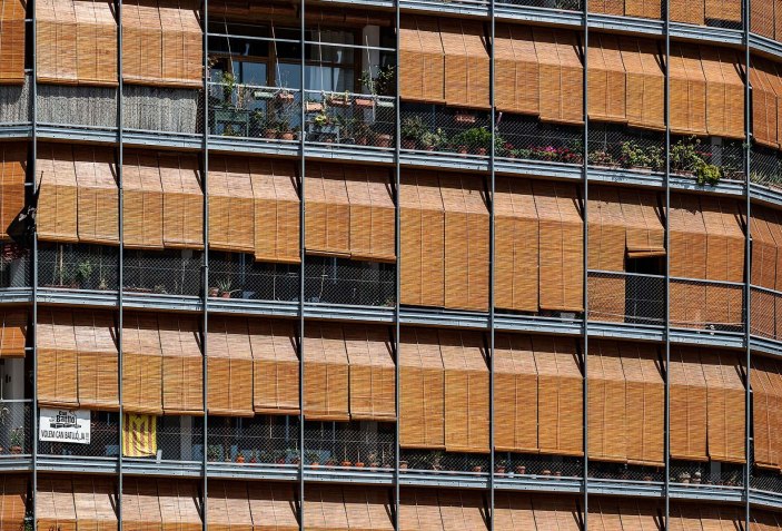 Deciding in community. La Borda, cooperative housing by Lacol ...